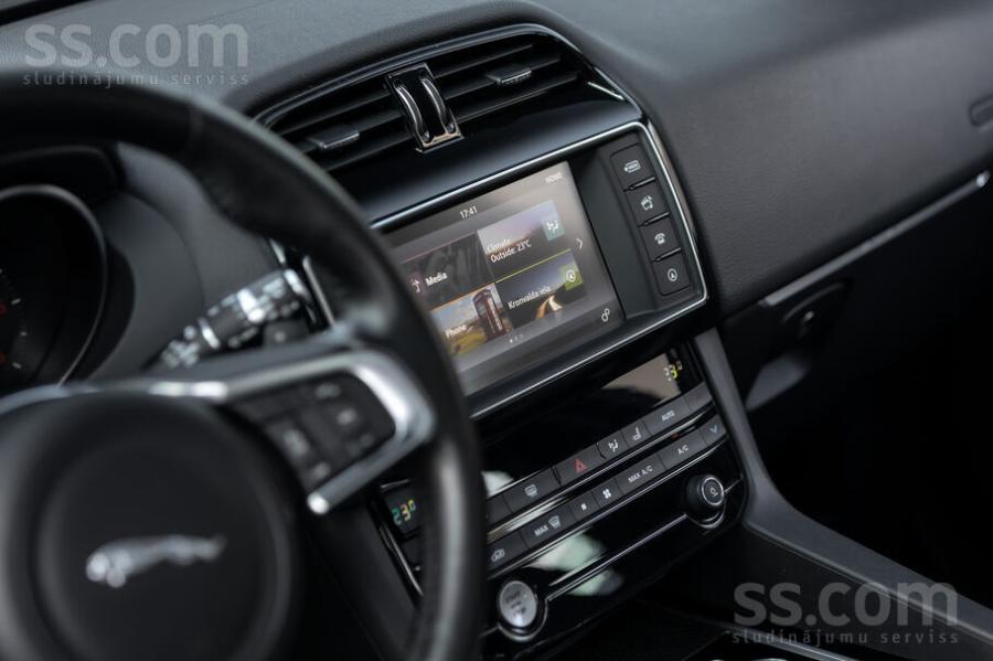Серый Ягуар Ф-Пейс 2017 в Елгава, объемом двигателя 2.00 л и пробегом 0 тыс. км за 11990 €, фото 16 на AUTOMOTO.COM.LV