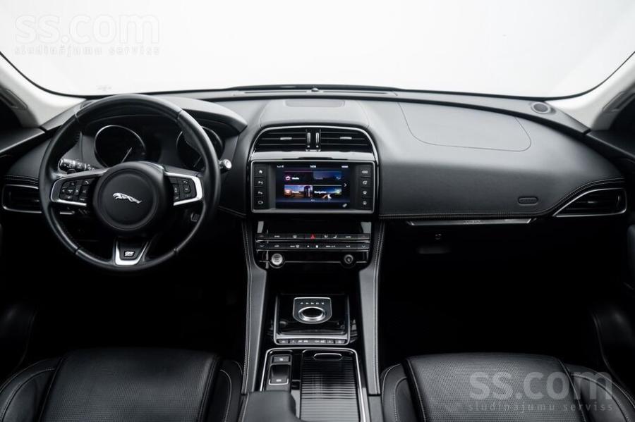 Grey Jaguar F-Pace 2017 in Tallinn, with an engine capacity of 3.00 L and mileage of 129 thousand km for 15699 €, photo 3 on AUTOMOTO.COM.LV