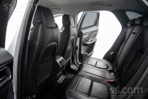 Grey Jaguar F-Pace 2017 in Tallinn, with an engine capacity of 3.00 L and mileage of 129 thousand km for 15699 €, photo 11 on AUTOMOTO.COM.LV