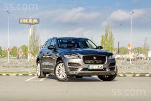 Grey Jaguar F-Pace 2017 in Riga, with an engine capacity of 2.00 L and mileage of 180 thousand km for 12990 €, photo 3 on AUTOMOTO.COM.LV
