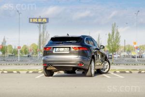 Grey Jaguar F-Pace 2017 in Riga, with an engine capacity of 2.00 L and mileage of 180 thousand km for 12990 €, photo 6 on AUTOMOTO.COM.LV