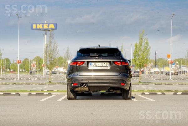 Pelēks Jaguar F-Pace 2017 Rīga, ar dzinēja tilpumu 2.00 L un nobraukumu 180 tūkst. km par 12990 €, foto 6 vietnē AUTOMOTO.COM.LV