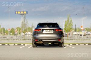 Grey Jaguar F-Pace 2017 in Riga, with an engine capacity of 2.00 L and mileage of 180 thousand km for 12990 €, photo 7 on AUTOMOTO.COM.LV