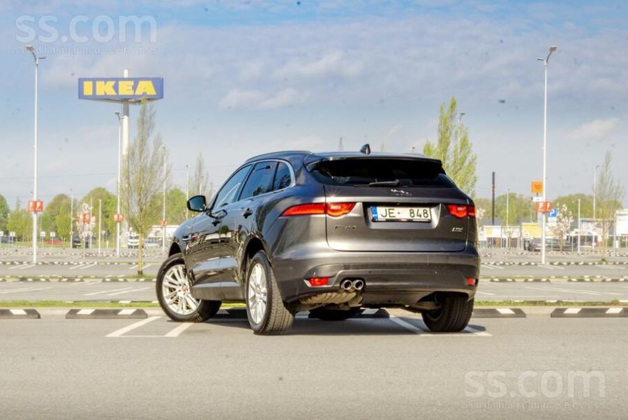 Grey Jaguar F-Pace 2017 in Riga, with an engine capacity of 2.00 L and mileage of 180 thousand km for 12990 €, photo 8 on AUTOMOTO.COM.LV