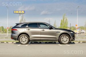Grey Jaguar F-Pace 2017 in Riga, with an engine capacity of 2.00 L and mileage of 180 thousand km for 12990 €, photo 9 on AUTOMOTO.COM.LV