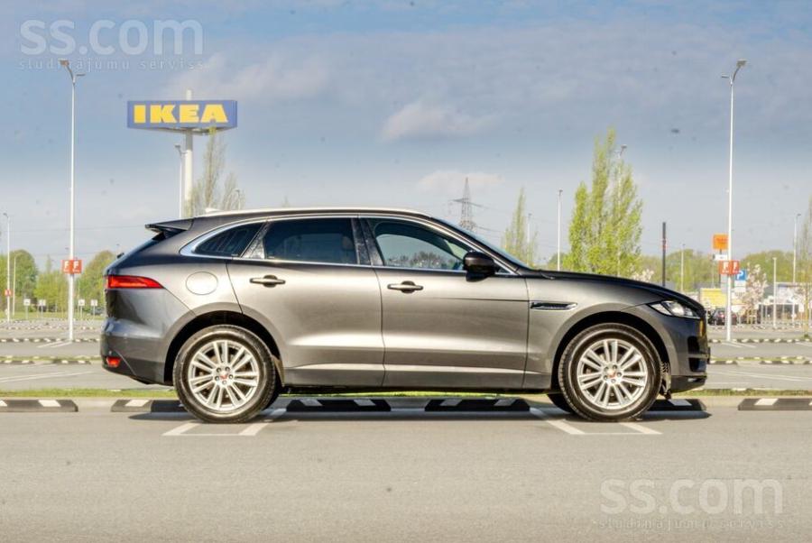 Grey Jaguar F-Pace 2017 in Riga, with an engine capacity of 2.00 L and mileage of 180 thousand km for 12990 €, photo 9 on AUTOMOTO.COM.LV