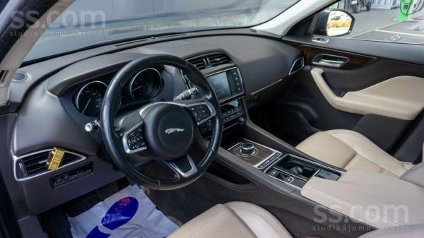 Pelēks Jaguar F-Pace 2017 Rīga, ar dzinēja tilpumu 2.00 L un nobraukumu 180 tūkst. km par 12990 €, foto 9 vietnē AUTOMOTO.COM.LV