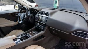 Grey Jaguar F-Pace 2017 in Riga, with an engine capacity of 2.00 L and mileage of 180 thousand km for 12990 €, photo 11 on AUTOMOTO.COM.LV