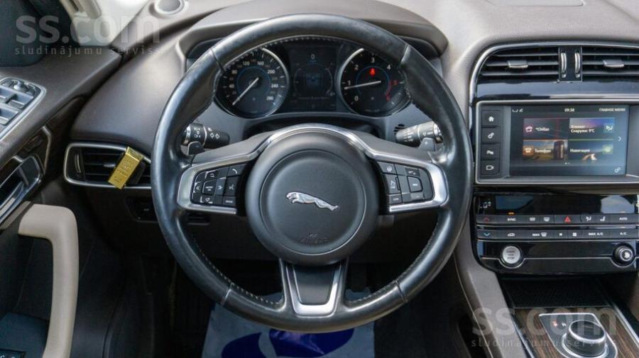 Grey Jaguar F-Pace 2017 in Riga, with an engine capacity of 2.00 L and mileage of 180 thousand km for 12990 €, photo 14 on AUTOMOTO.COM.LV