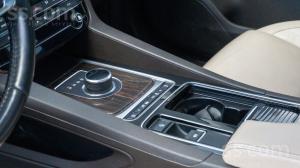 Grey Jaguar F-Pace 2017 in Riga, with an engine capacity of 2.00 L and mileage of 180 thousand km for 12990 €, photo 15 on AUTOMOTO.COM.LV