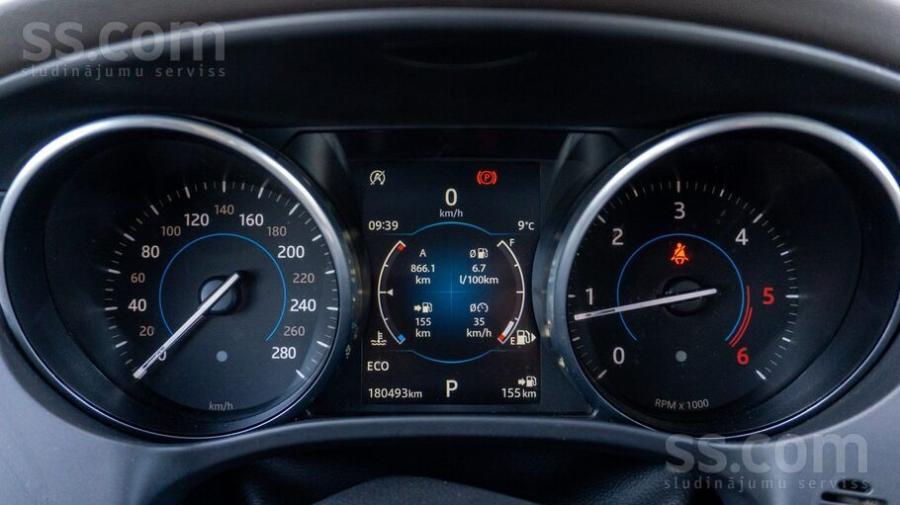 Grey Jaguar F-Pace 2017 in Riga, with an engine capacity of 2.00 L and mileage of 180 thousand km for 12990 €, photo 26 on AUTOMOTO.COM.LV