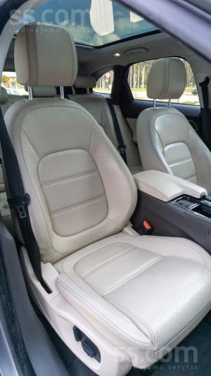 Grey Jaguar F-Pace 2017 in Riga, with an engine capacity of 2.00 L and mileage of 180 thousand km for 12990 €, photo 30 on AUTOMOTO.COM.LV