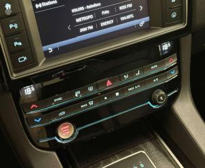Grey Jaguar F-Pace 2017 in Marijampole, with an engine capacity of 2.00 L and mileage of 204 thousand km for 13750 €, photo 7 on AUTOMOTO.COM.LV