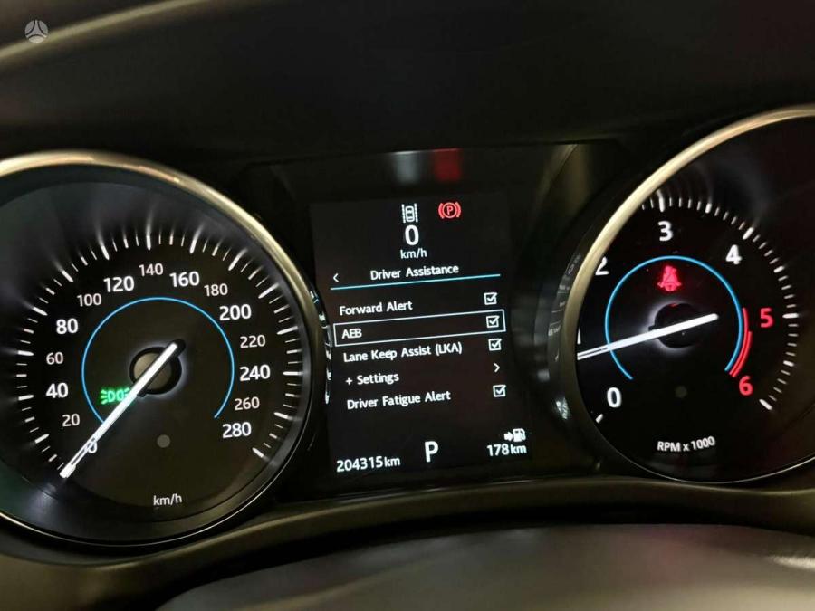 Grey Jaguar F-Pace 2017 in Marijampole, with an engine capacity of 2.00 L and mileage of 204 thousand km for 13750 €, photo 11 on AUTOMOTO.COM.LV