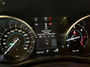 Grey Jaguar F-Pace 2017 in Marijampole, with an engine capacity of 2.00 L and mileage of 204 thousand km for 13750 €, photo 12 on AUTOMOTO.COM.LV