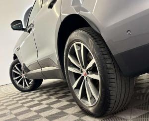 Grey Jaguar F-Pace 2017 in Marijampole, with an engine capacity of 2.00 L and mileage of 204 thousand km for 13750 €, photo 18 on AUTOMOTO.COM.LV
