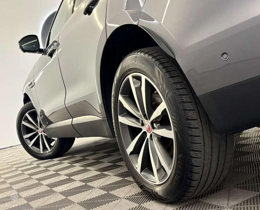 Grey Jaguar F-Pace 2017 in Marijampole, with an engine capacity of 2.00 L and mileage of 204 thousand km for 13750 €, photo 18 on AUTOMOTO.COM.LV