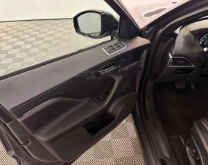 Grey Jaguar F-Pace 2017 in Marijampole, with an engine capacity of 2.00 L and mileage of 204 thousand km for 13750 €, photo 21 on AUTOMOTO.COM.LV