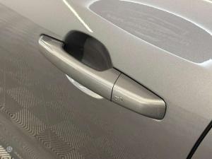 Grey Jaguar F-Pace 2017 in Marijampole, with an engine capacity of 2.00 L and mileage of 204 thousand km for 13750 €, photo 24 on AUTOMOTO.COM.LV