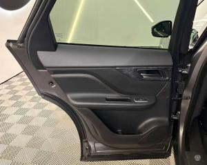 Grey Jaguar F-Pace 2017 in Marijampole, with an engine capacity of 2.00 L and mileage of 204 thousand km for 13750 €, photo 27 on AUTOMOTO.COM.LV