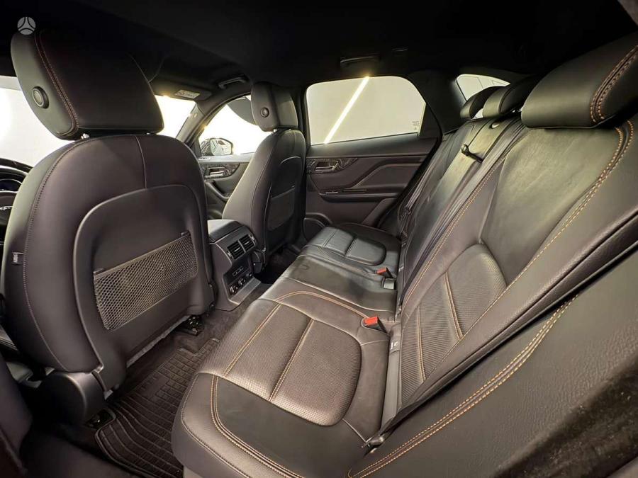 Grey Jaguar F-Pace 2017 in Marijampole, with an engine capacity of 2.00 L and mileage of 204 thousand km for 13750 €, photo 30 on AUTOMOTO.COM.LV