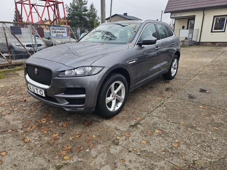 Grey Jaguar F-Pace 2017 in Taurage, with an engine capacity of 2.00 L and mileage of 162 thousand km for 9300 €, photo 4 on AUTOMOTO.COM.LV