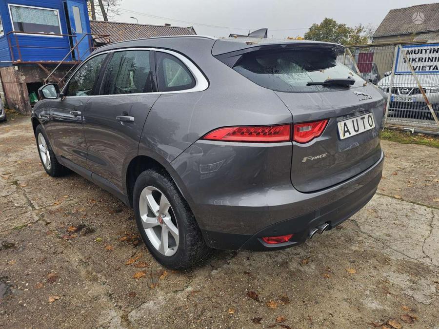 Grey Jaguar F-Pace 2017 in Taurage, with an engine capacity of 2.00 L and mileage of 162 thousand km for 9300 €, photo 7 on AUTOMOTO.COM.LV