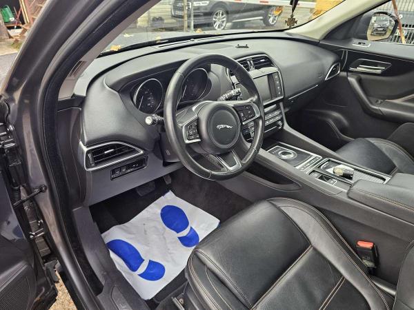 Jaguar F-Pace 2017 in Taurage on AUTOMOTO.COM.LV Grey Jaguar F-Pace 2017 in Taurage, with an engine capacity of 2.00 L and mileage of 162 thousand km for 9300 €, photo 10 on AUTOMOTO.COM.LV