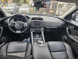 Grey Jaguar F-Pace 2017 in Taurage, with an engine capacity of 2.00 L and mileage of 162 thousand km for 9300 €, photo 12 on AUTOMOTO.COM.LV