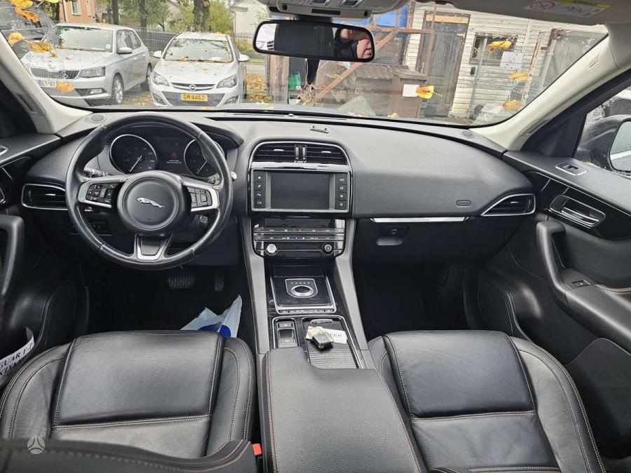 Grey Jaguar F-Pace 2017 in Taurage, with an engine capacity of 2.00 L and mileage of 162 thousand km for 9300 €, photo 12 on AUTOMOTO.COM.LV