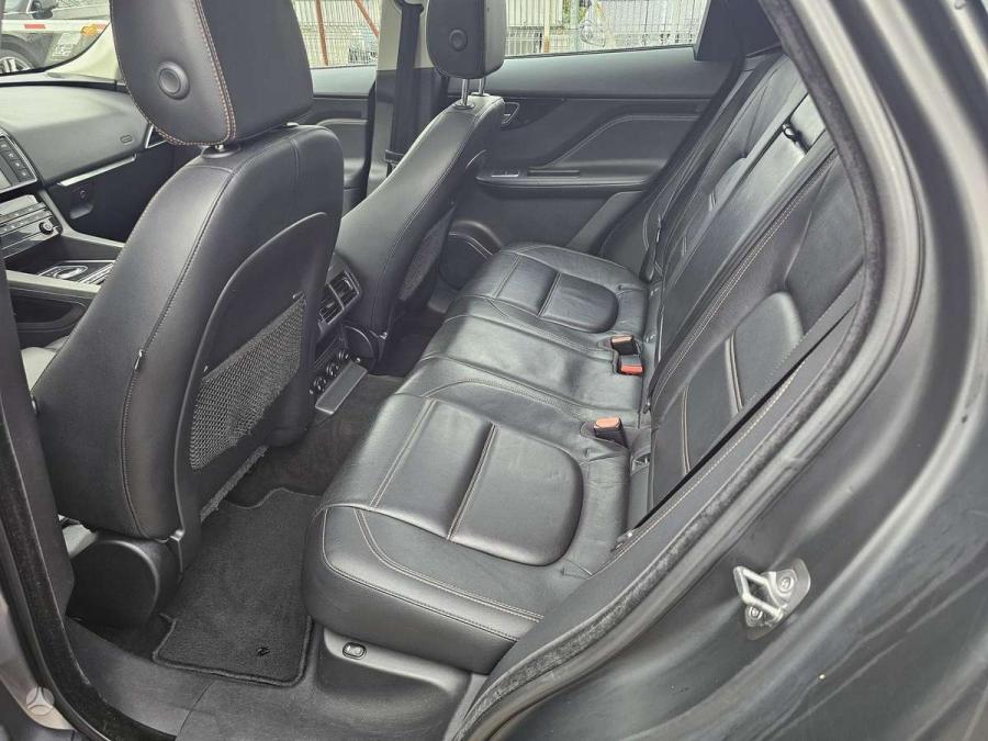 Grey Jaguar F-Pace 2017 in Taurage, with an engine capacity of 2.00 L and mileage of 162 thousand km for 9300 €, photo 13 on AUTOMOTO.COM.LV