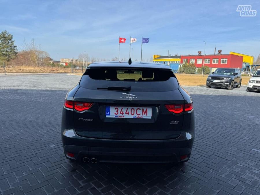 Grey Jaguar F-Pace 2018 in Telschi, with an engine capacity of 2.00 L and mileage of 117 thousand km for 15500 €, photo 8 on AUTOMOTO.COM.LV