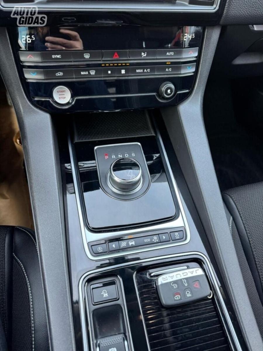 Grey Jaguar F-Pace 2018 in Telschi, with an engine capacity of 2.00 L and mileage of 117 thousand km for 15500 €, photo 17 on AUTOMOTO.COM.LV