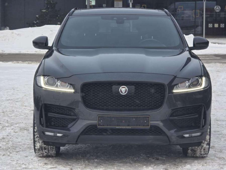Grey Jaguar F-Pace 2018 in Siauliai, with an engine capacity of 2.00 L and mileage of 171 thousand km for 15850 €, photo 2 on AUTOMOTO.COM.LV