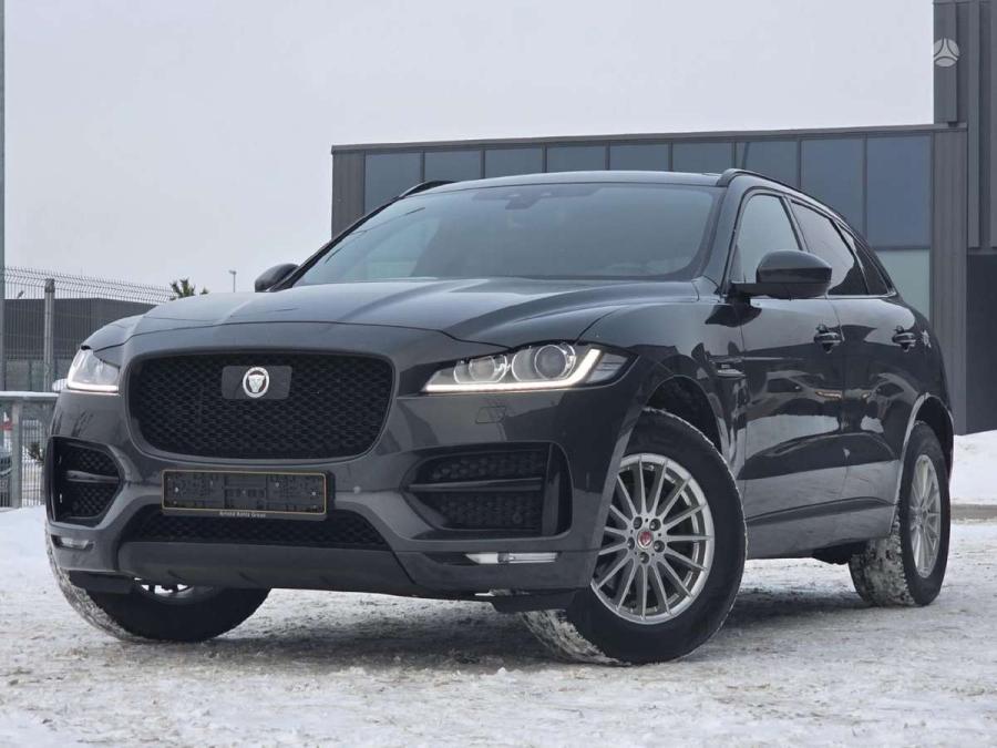 Grey Jaguar F-Pace 2018 in Siauliai, with an engine capacity of 2.00 L and mileage of 171 thousand km for 15850 €, photo 3 on AUTOMOTO.COM.LV