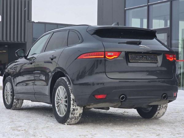 Pelēks Jaguar F-Pace 2018 Šauļi, ar dzinēja tilpumu 2.00 L un nobraukumu 171 tūkst. km par 15850 €, foto 5 vietnē AUTOMOTO.COM.LV