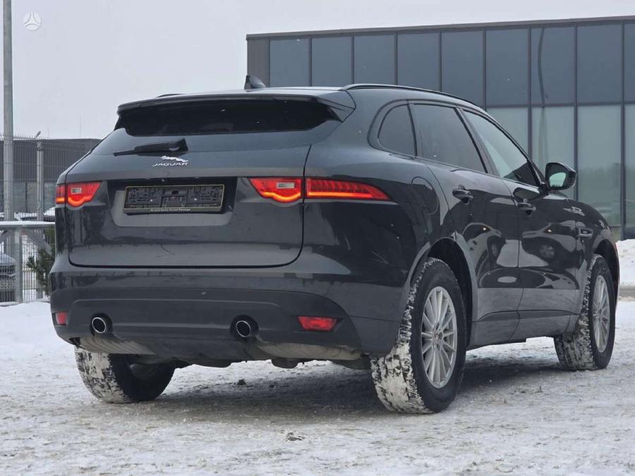 Grey Jaguar F-Pace 2018 in Siauliai, with an engine capacity of 2.00 L and mileage of 171 thousand km for 15850 €, photo 7 on AUTOMOTO.COM.LV