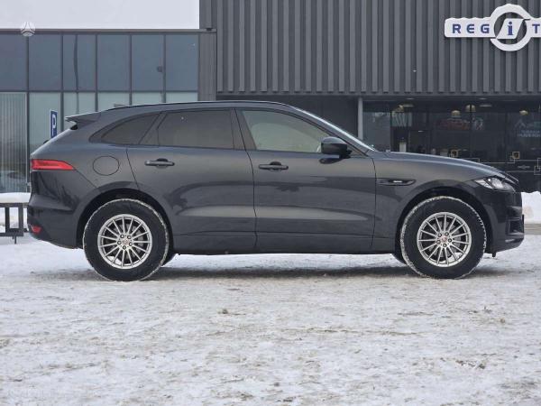 Pelēks Jaguar F-Pace 2018 Šauļi, ar dzinēja tilpumu 2.00 L un nobraukumu 171 tūkst. km par 15850 €, foto 8 vietnē AUTOMOTO.COM.LV