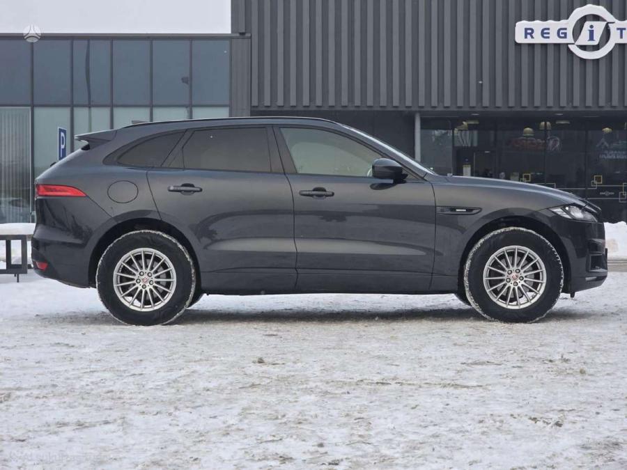 Grey Jaguar F-Pace 2018 in Siauliai, with an engine capacity of 2.00 L and mileage of 171 thousand km for 15850 €, photo 8 on AUTOMOTO.COM.LV
