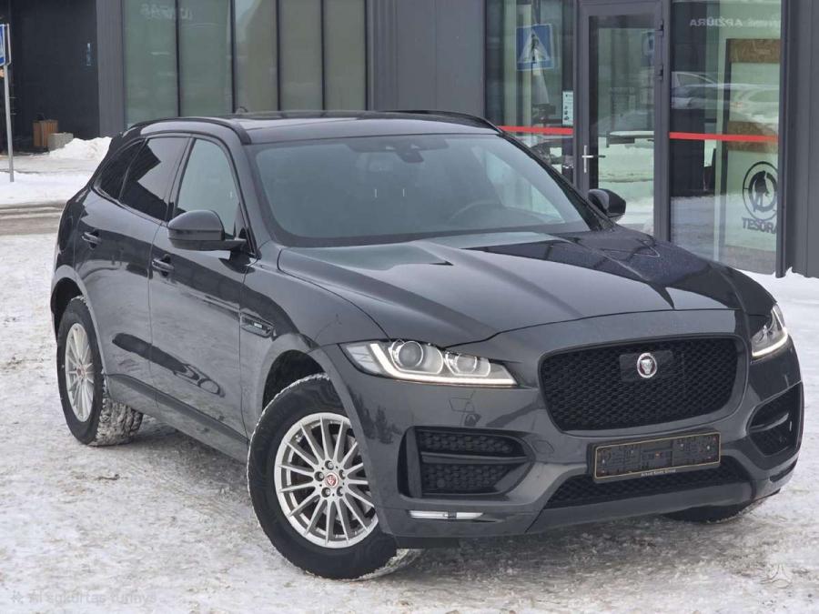 Grey Jaguar F-Pace 2018 in Siauliai, with an engine capacity of 2.00 L and mileage of 171 thousand km for 15850 €, photo 9 on AUTOMOTO.COM.LV