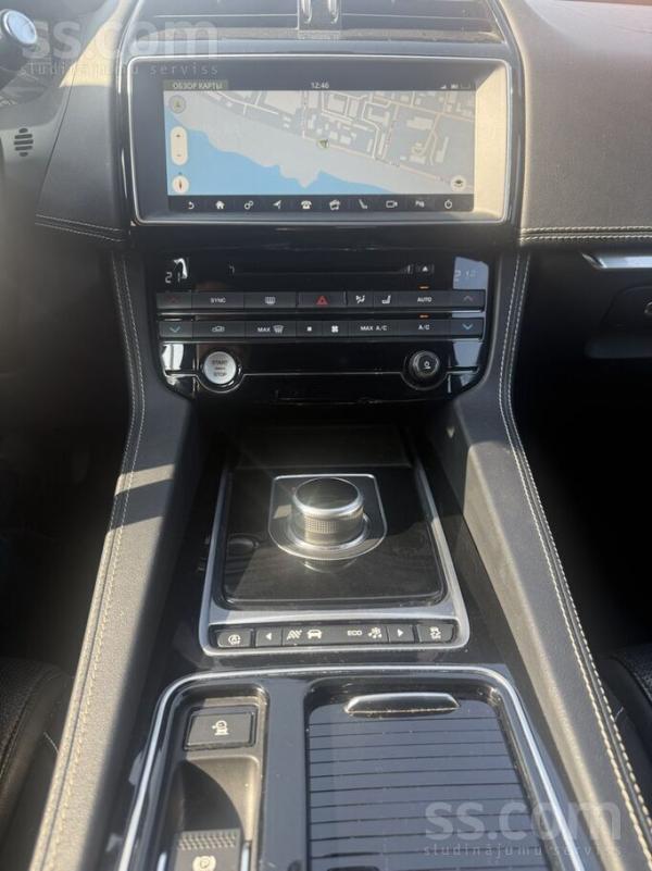 Grey Jaguar F-Pace 2018 in Daugavpils, with an engine capacity of 2.00 L and mileage of 160 thousand km for 17500 €, photo 3 on AUTOMOTO.COM.LV