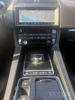 Grey Jaguar F-Pace 2018 in Daugavpils, with an engine capacity of 2.00 L and mileage of 160 thousand km for 17500 €, photo 4 on AUTOMOTO.COM.LV