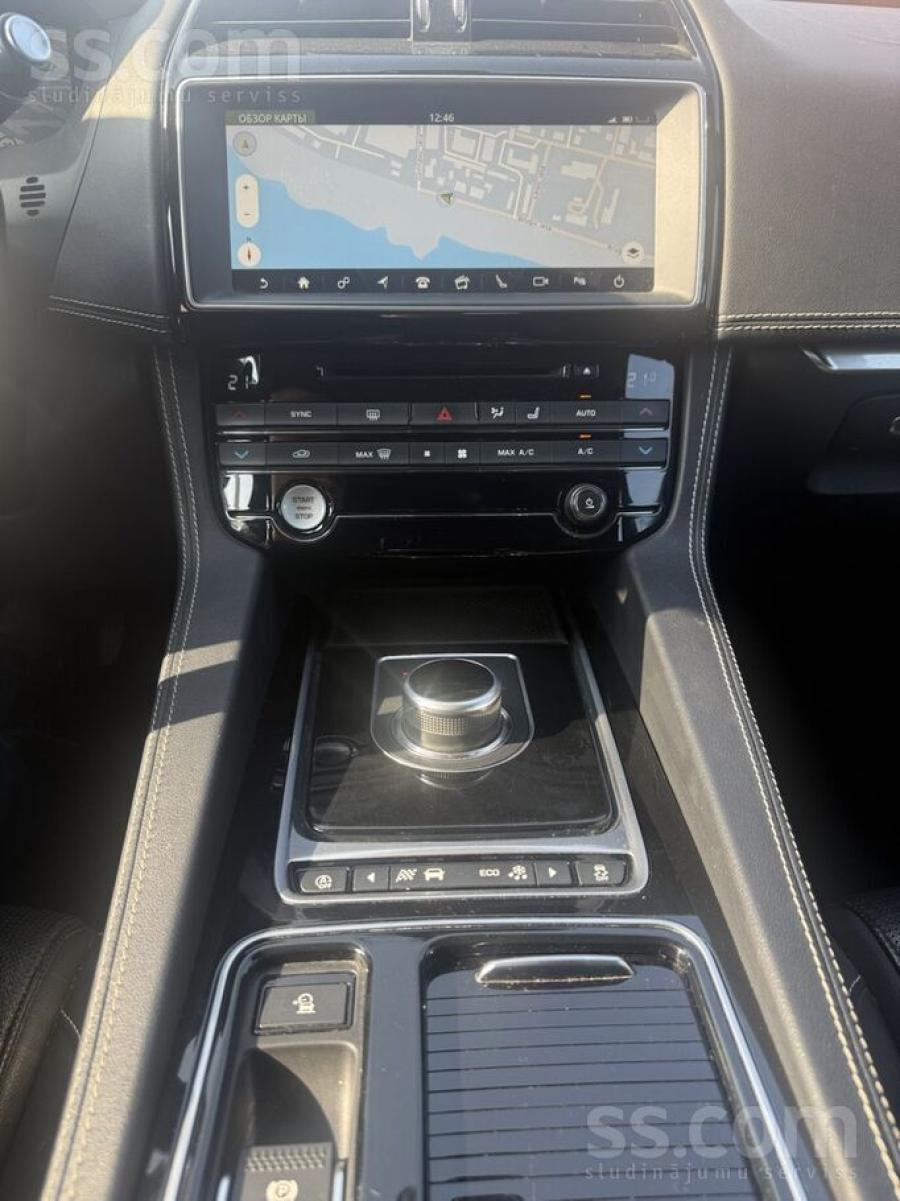 Grey Jaguar F-Pace 2018 in Daugavpils, with an engine capacity of 2.00 L and mileage of 160 thousand km for 17500 €, photo 4 on AUTOMOTO.COM.LV