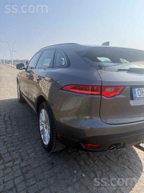 Grey Jaguar F-Pace 2018 in Daugavpils, with an engine capacity of 2.00 L and mileage of 160 thousand km for 17500 €, photo 7 on AUTOMOTO.COM.LV
