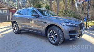 Pelēks Jaguar F-Pace 2018 Rīga, ar dzinēja tilpumu 2.00 L un nobraukumu 146 tūkst. km par 18150 €, foto  vietnē AUTOMOTO.COM.LV