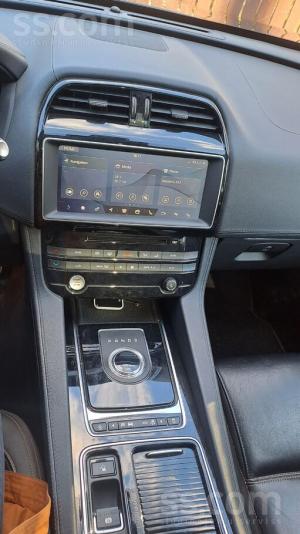 Pelēks Jaguar F-Pace 2018 Rīga, ar dzinēja tilpumu 2.00 L un nobraukumu 146 tūkst. km par 18150 €, foto 8 vietnē AUTOMOTO.COM.LV