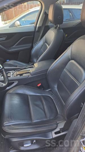 Pelēks Jaguar F-Pace 2018 Rīga, ar dzinēja tilpumu 2.00 L un nobraukumu 146 tūkst. km par 18150 €, foto 9 vietnē AUTOMOTO.COM.LV