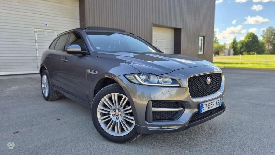 Grey Jaguar F-Pace 2018 in Taurage, with an engine capacity of 2.00 L and mileage of 154 thousand km for 12800 €, photo 4 on AUTOMOTO.COM.LV