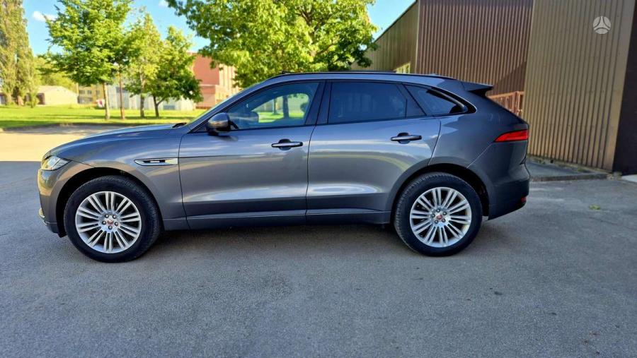 Grey Jaguar F-Pace 2018 in Taurage, with an engine capacity of 2.00 L and mileage of 154 thousand km for 12800 €, photo 5 on AUTOMOTO.COM.LV