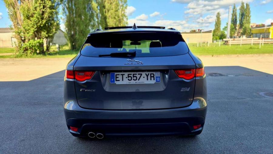 Grey Jaguar F-Pace 2018 in Taurage, with an engine capacity of 2.00 L and mileage of 154 thousand km for 12800 €, photo 7 on AUTOMOTO.COM.LV